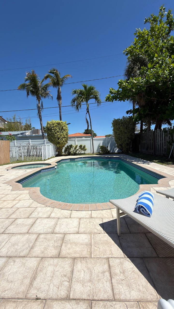 3rd St Beach Cottage W/ Pool - Walk To Pier+beach - Deerfield Beach, FL