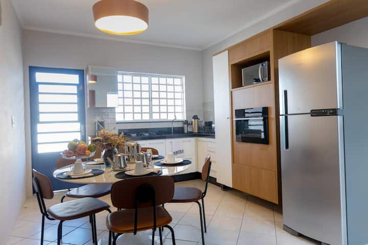 Refúgio Aconchegante Com Conforto E Elegância. - Aparecida