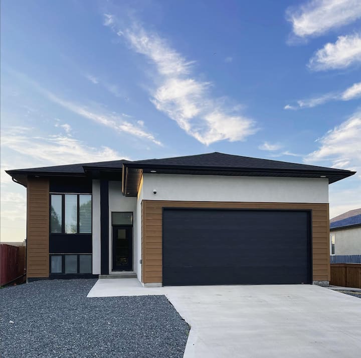 New Bungalow In Winnipeg - Winnipeg