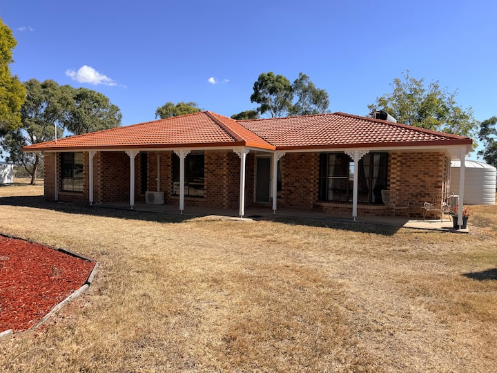 Stay At Our Cattle Farm Close To Warwick. - Warwick