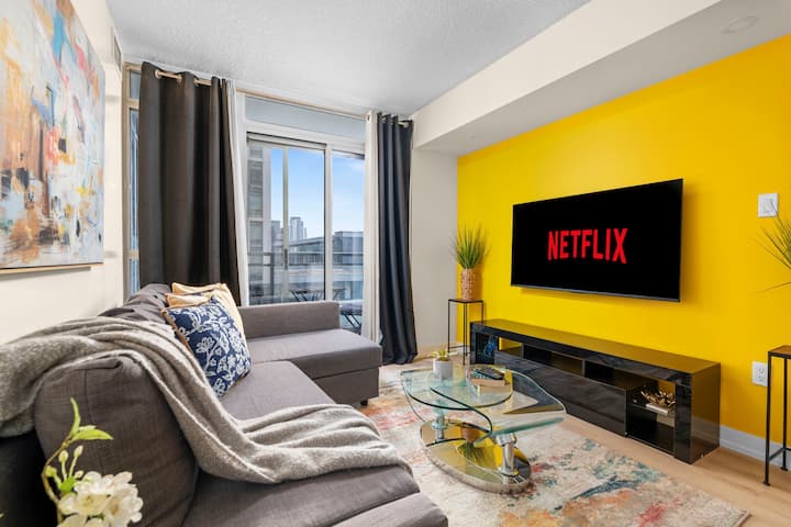 Stunning 2br Condo | King Ensuite W/ Free Parking! - Toronto