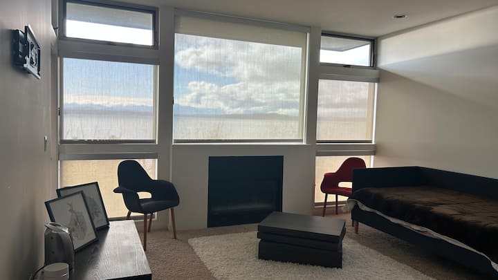 Modern Sunset + Ocean View Mother-in-law + Hot Tub - Seattle