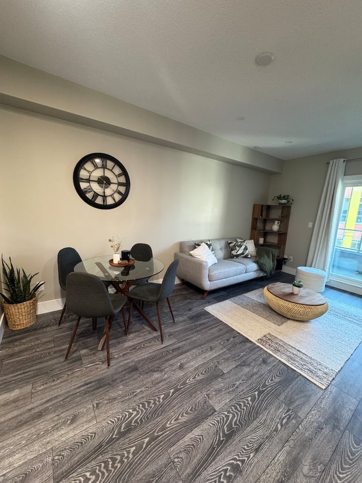Saskatoon Riverside Downtown One Bed/den Suite - Saskatoon