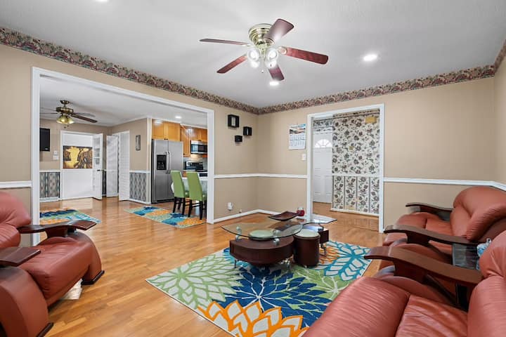 Family & Pet Friendly Near Lake Murray & Columbia - Lexington, SC