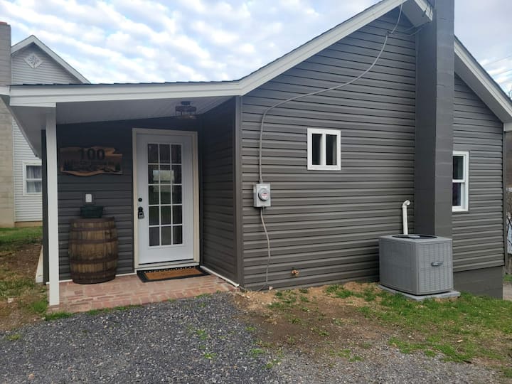 Cozy Country Charm – Mins To Cumberland & Trails - Cumberland, MD