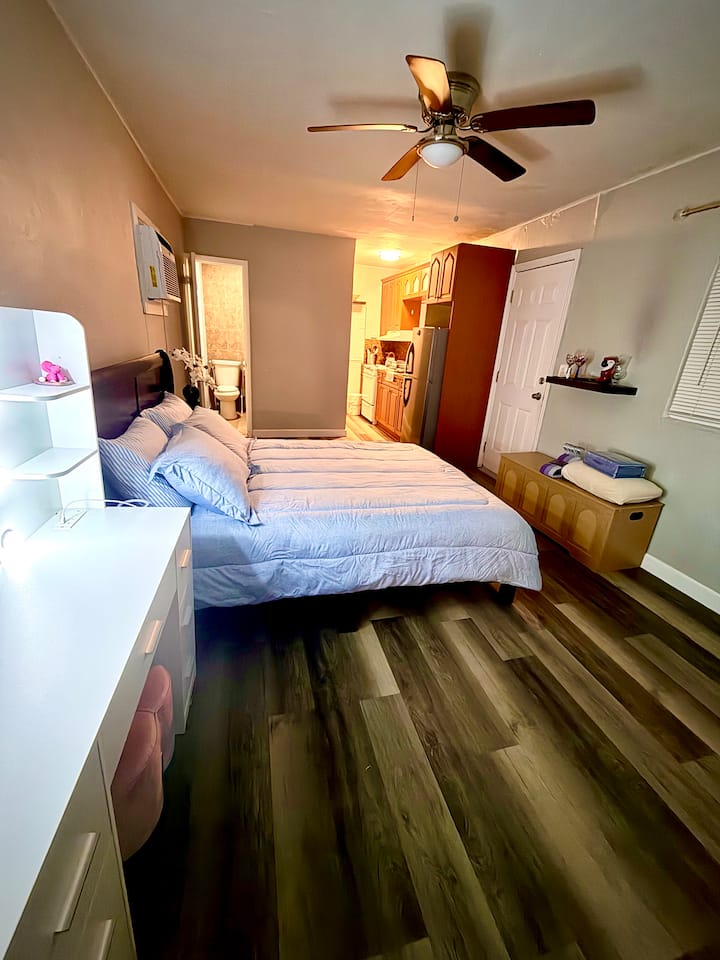 Guest-house. Independent Entrance, Ac, Internet. - Miami, FL