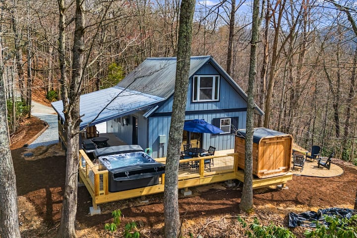 High Camp Retreat | Views, Firepit & Sauna - Brevard, NC