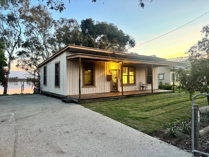 Riverfront Shack With Sunset Views - Nagambie