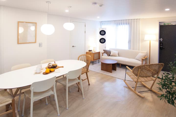 [쁘띠맨숀26]햇살가득 Hbc / 서울역.명동.용산.이태원 / 남산 산책 / 장기숙박 - Seoul