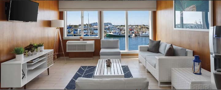 Long Wharf Inn. 1 Bedroom With Living Room Pullout - Newport, RI