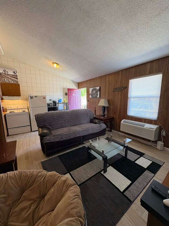 Cozy Corner Cottage - Knoxville, TN