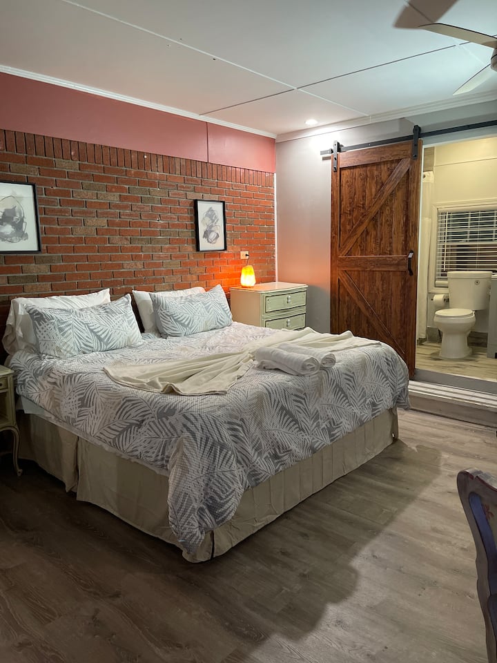 The Brick Suite | Private Cozy Retreat - Douglasville, GA