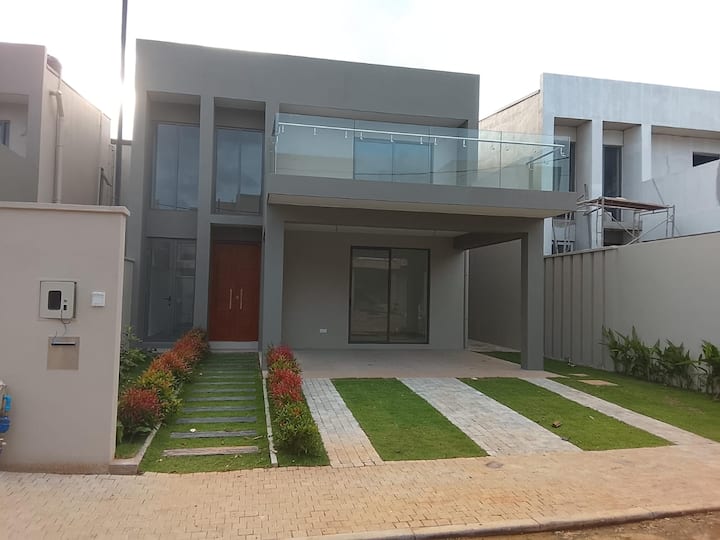 Luxury Villa @ Canteburry Golf Residencies - Sri Lanka