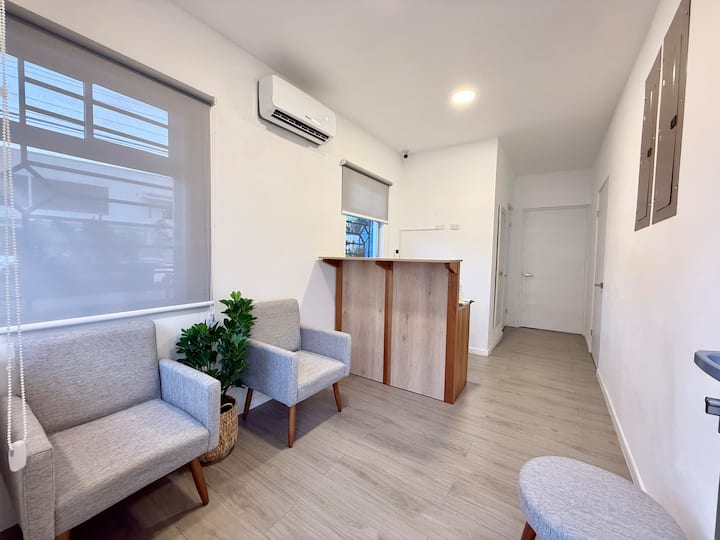 Stylish Studio, Queen Bed, Ac, Pool + Free Parking - Jaco
