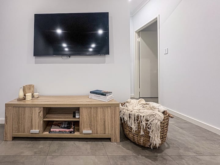 Warwick Grove: 9 Min Drive To Beach, Close To City - Kingsley