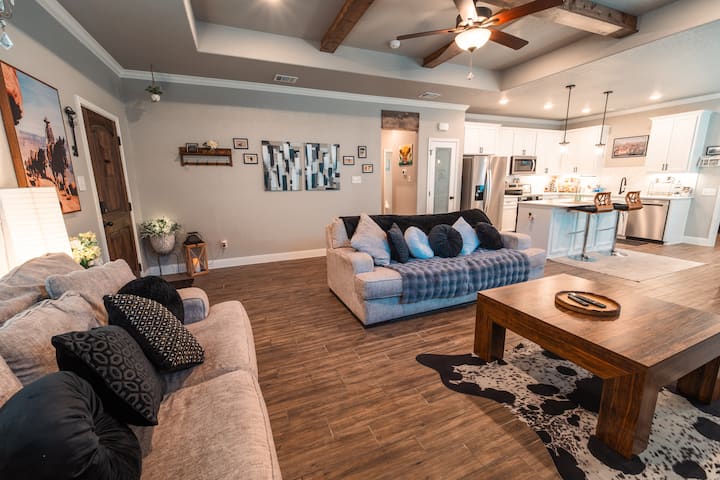 Beautiful Custom Home - No Additional Fees - Temple, TX