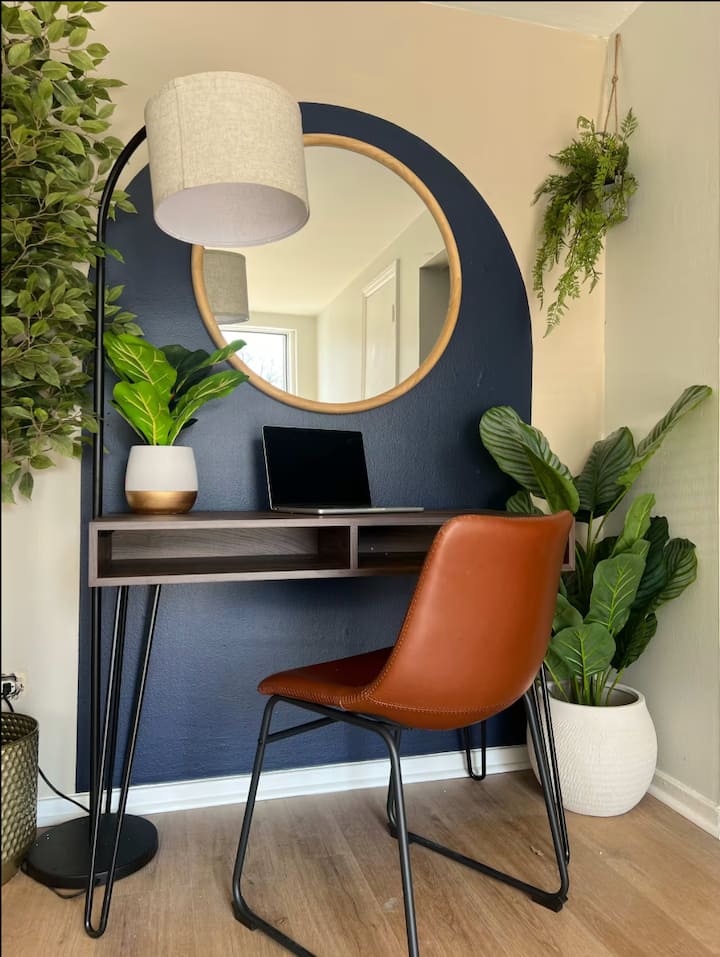 Serenity & Style, With Parking - Elmhurst