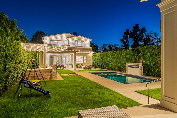 Peaceful Contemporary Escape In Prime Location - Los Angeles, CA