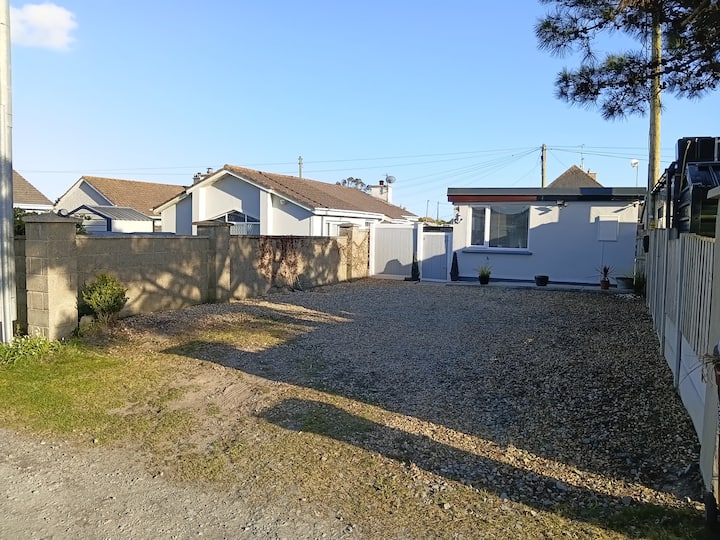 Luxury Modern Beach House, Private Beach Access - Rosslare Harbour