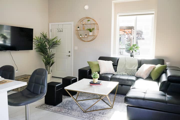 Modern Home Near Dt With A/c & Free Parking - Vancouver