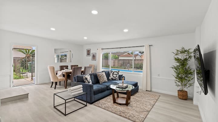 Designer Home | 3br 1ba | Pool | Fully Furnished - Azusa, CA