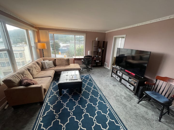 The Bird’s Nest - Quiet Top Floor Apartment - San Francisco, CA