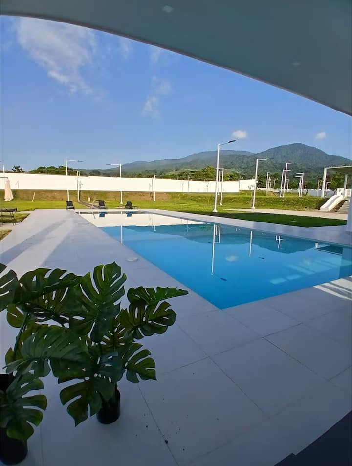 Relax & Co / El Salvador /Casa Completa / 5 Guess - El Salvador