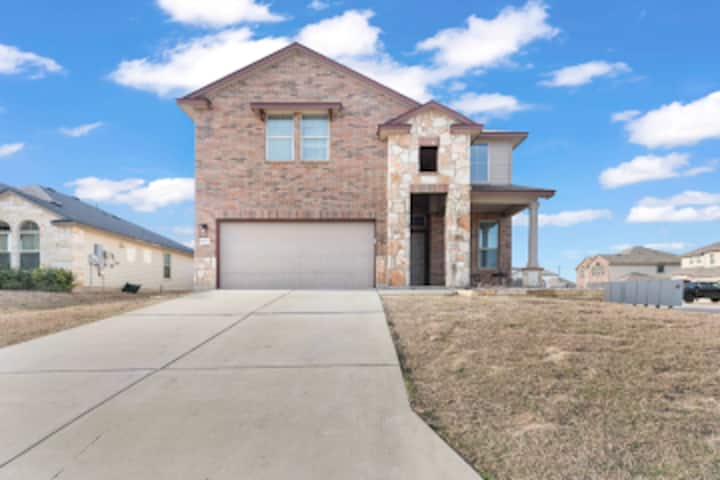 Big Humble Abode - Copperas Cove, TX