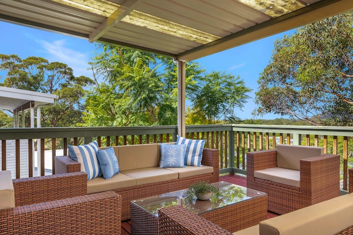 Lakeside Haven | Private Jetty & 6br Group Retreat - Woy Woy