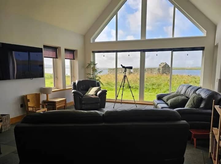 Harray Loch Villa, Stunning Views 4 Bed, 4 Baths - Stromness