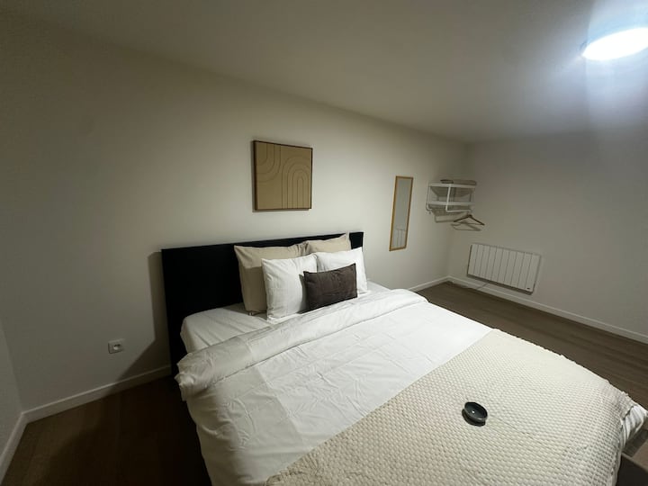 Charming Room For Two | Well Connected Location - Gand