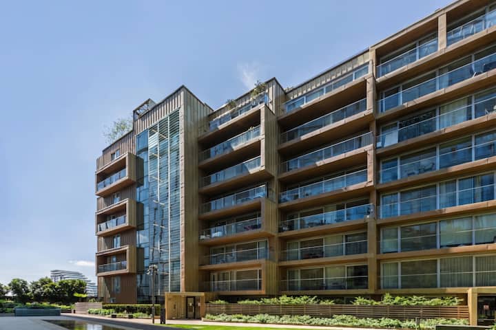 Refined Luxury 2b2b Home – Battersea Power Station - Tooting - London