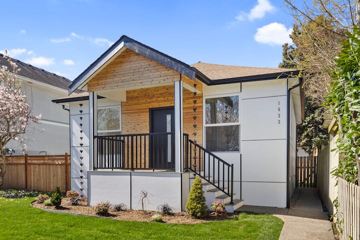 Stunning White Beauty - Everett, WA