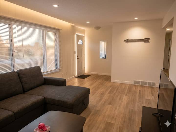 Spacious Top-floor Retreat In The Heart Of Mission - Abbotsford