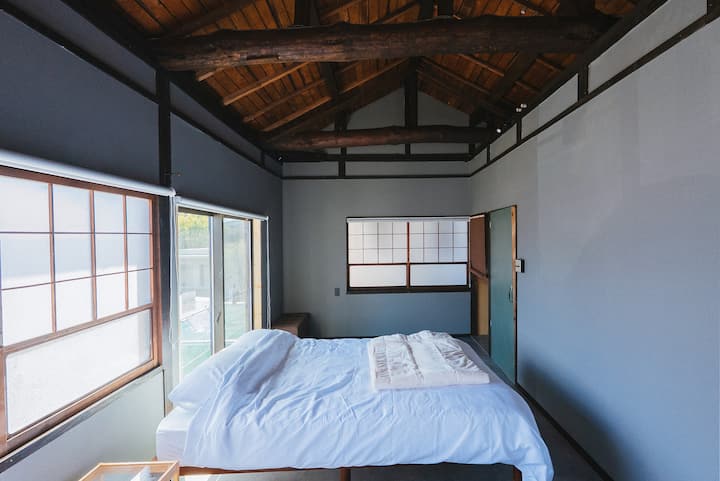 多治見駅5分｜築62年の梁が息づく、美濃焼の街の貸切宿 - Toki