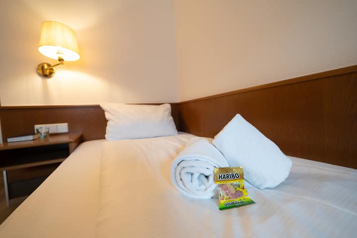 Moderne Einzelzimmer Bei Heidelberg Wlan Parkplatz - Wiesloch