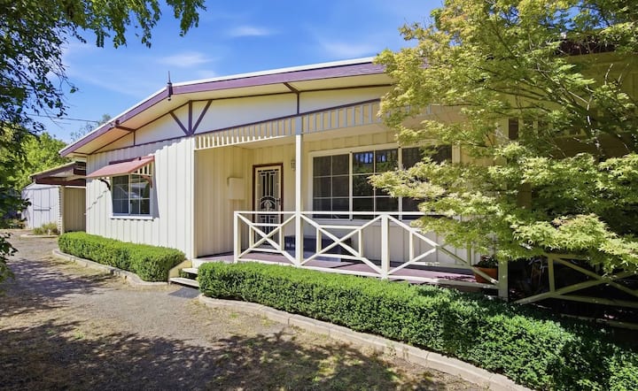 Family Home, Sleeps 10 - Opposite Wesburn Park - Warburton