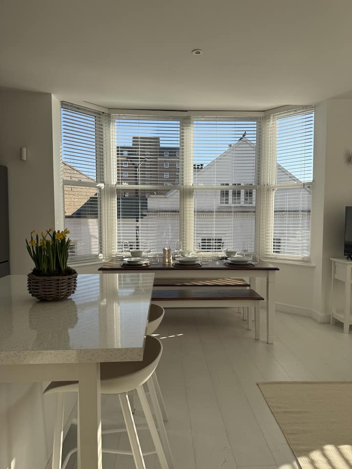 2 Bed 2 Bath + Open Plan Living Room +Town Centre - Steyning