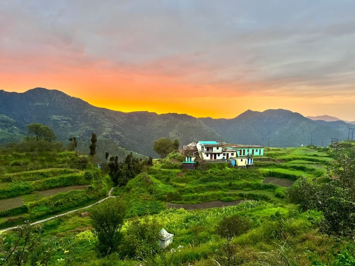 Hilltop Homestay W/ Himalayan Views & Bonfire, Uk - Dhanaulti