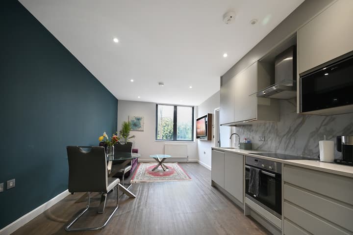 Comfort Cmk | 10 Min Walk Station | Free Parking - Milton Keynes