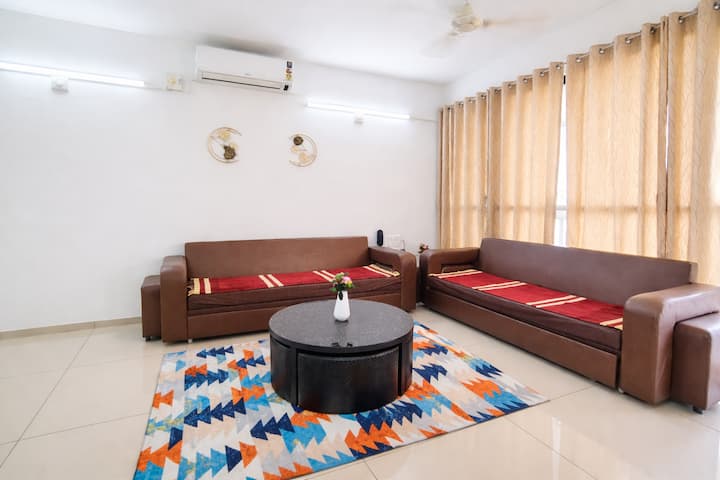 Luxury 3 Bhk Furnished Flat In Sayajigunj Vadodara - Gujarat