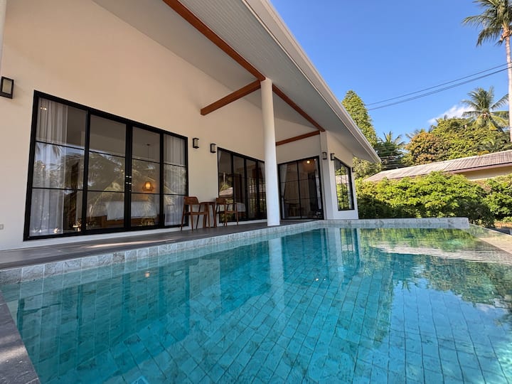 Pannaree Villa Has Charming Characters &Historical - Ko Pha Ngan