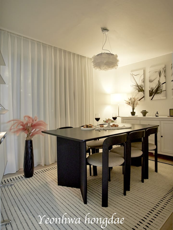 New Open | 홍대거리5분 | 합정역5분 
프리미엄 6인객실 |럭셔리 다이닝룸 - South Korea