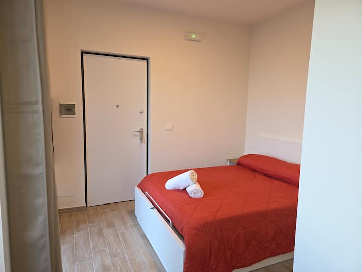 Camera Piano Terra Nel Centro Di Pietrelcina - Benevento