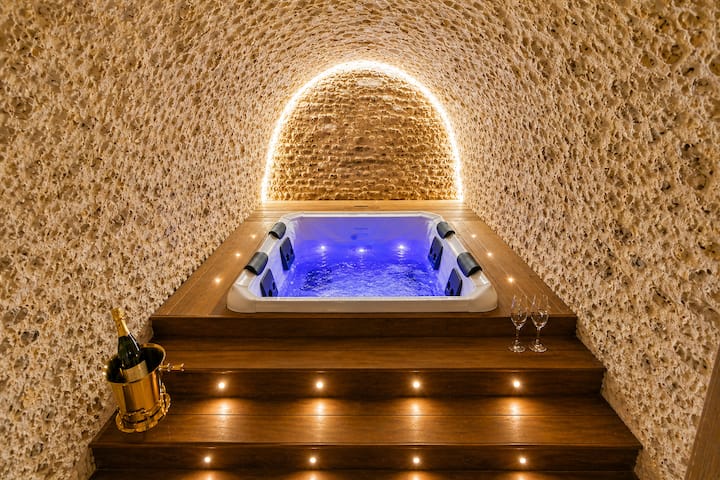 La Suite Calypso - Jacuzzi, Billard & Terrasse - Nevers