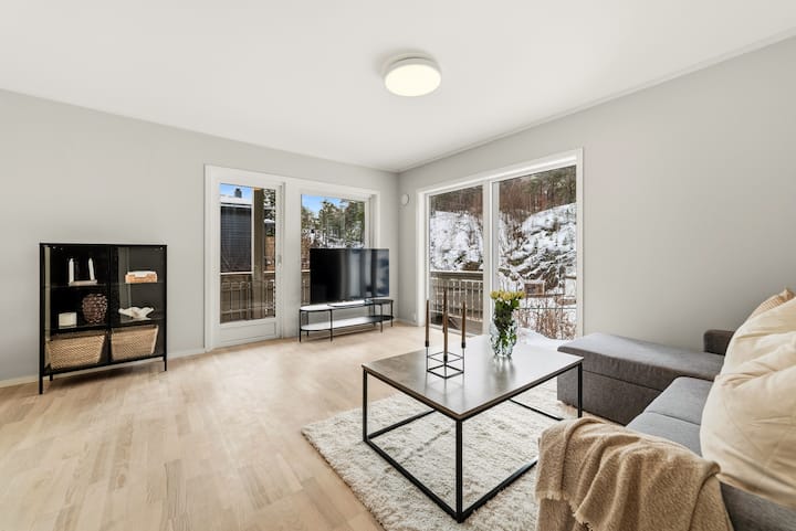 Flott Sentral 4-roms Leilighet Med Parkering - Kristiansand