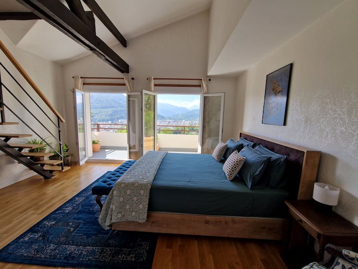 Omah Jawa - Chambre D'hôte, Vue Sur Les Pyrénées - Lourdes