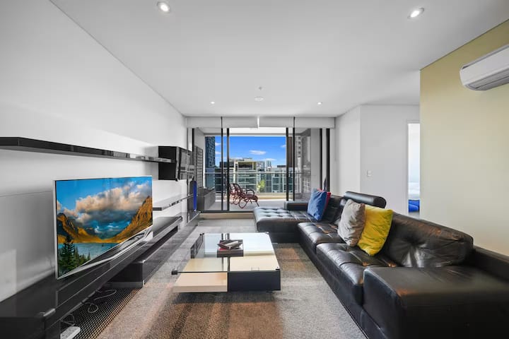 North-facing 2br Duplex Steps To East Village - Randwick