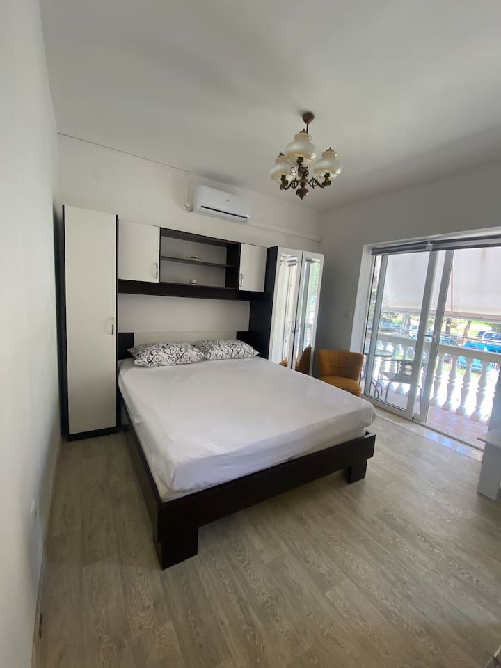 The Studio Apartment. - Vis