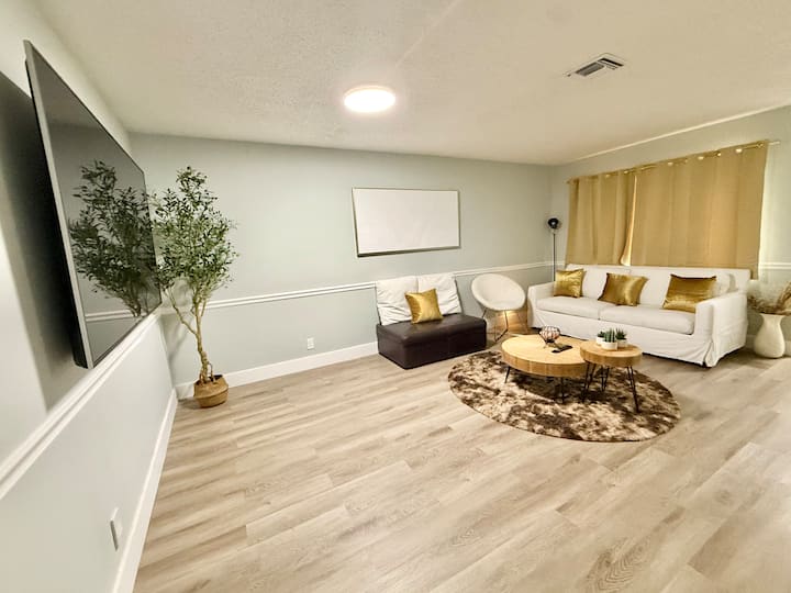 Peaceful Modern Stay | Updated | Free Parking - Coral Springs, FL